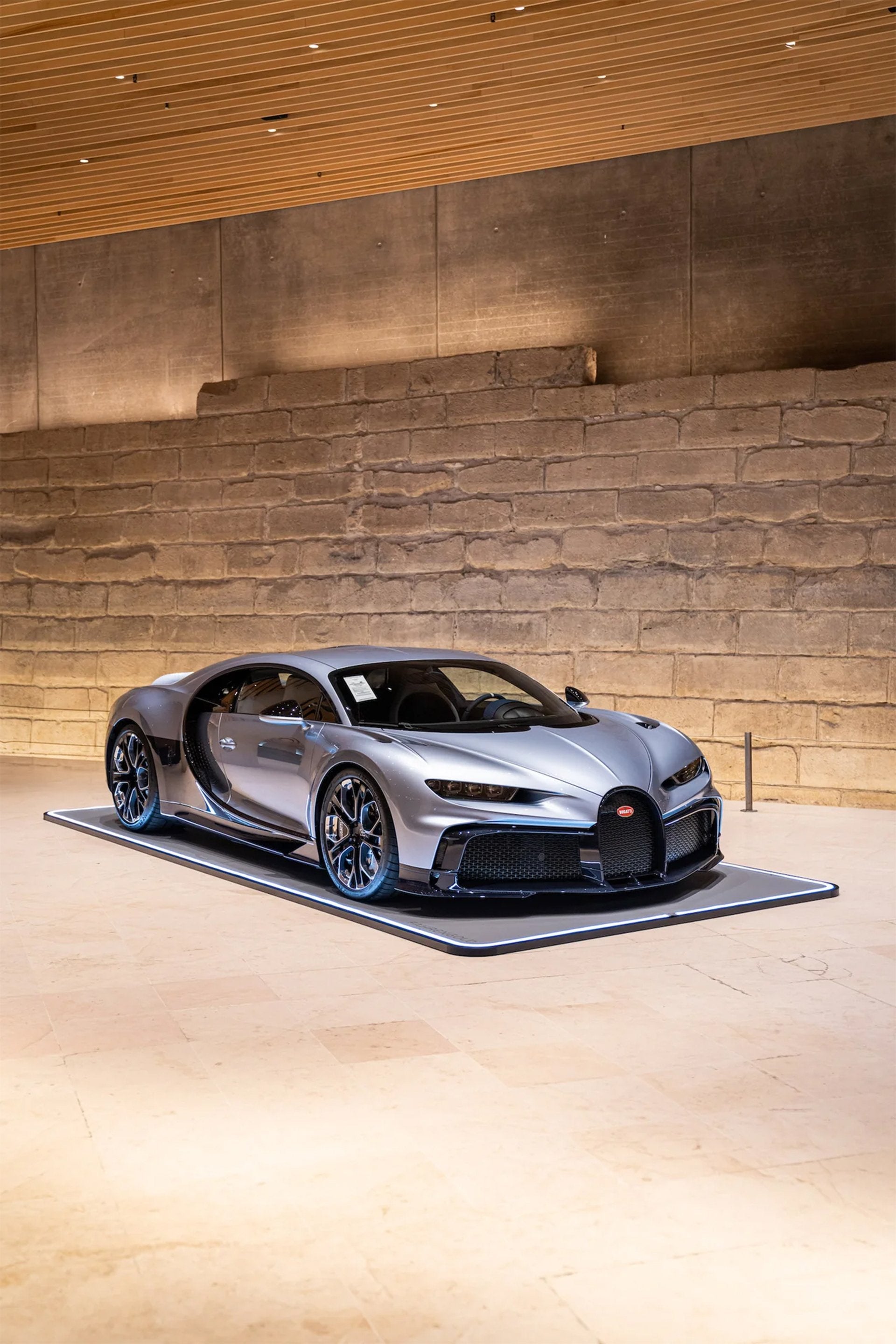 Let your car take centre stage with Fahrengold’s display stands – CD ...