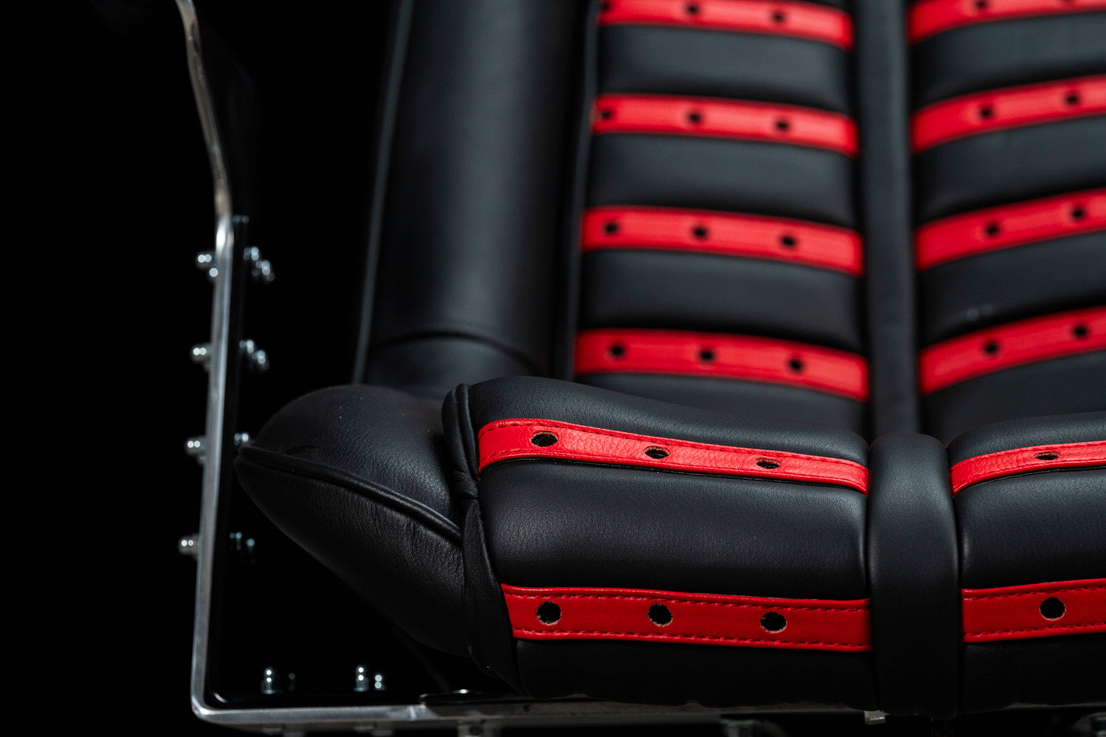Ferrari Daytona Chair by Halmo – CD Shop | Classic Driver
