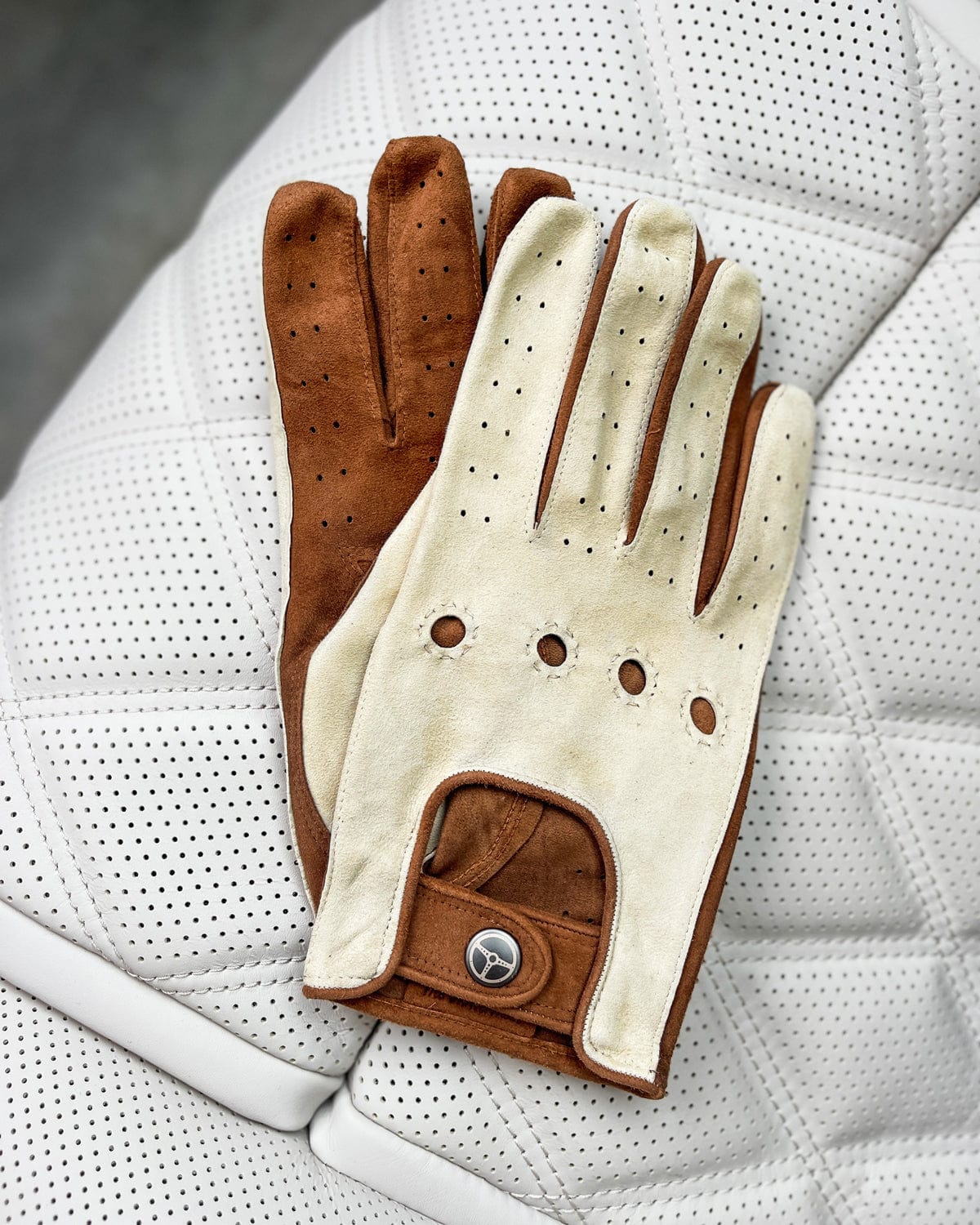 HERITAGE - Perforated Suede Driving Gloves – CD Shop | Classic Driver