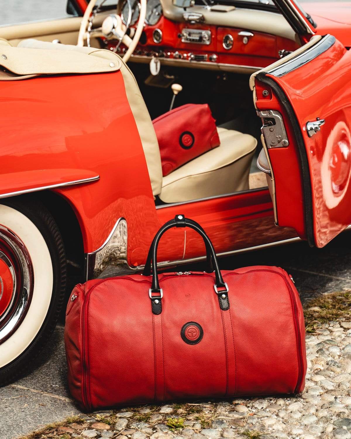 GLOBETROTTER - Full-grain Leather Weekender Garment Bag - Red/Black ...