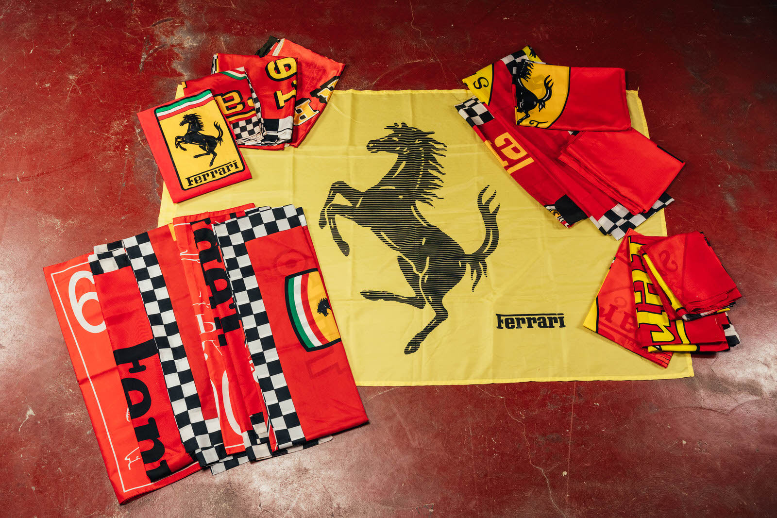 Collection of Ferrari flags – CD Shop | Classic Driver